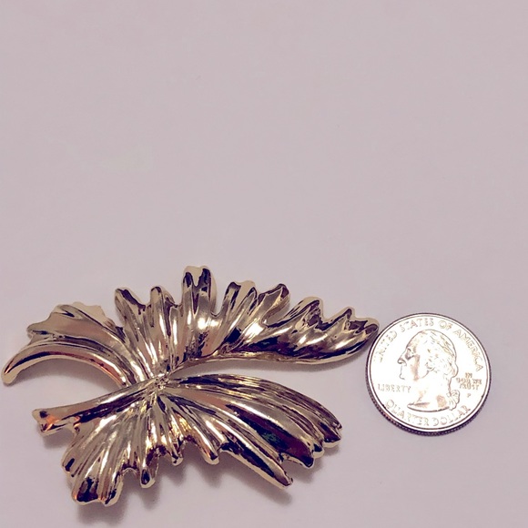 Gerrys | Jewelry | Vintage Gerrys Brooch Pin Gold Tone From The 98s ...